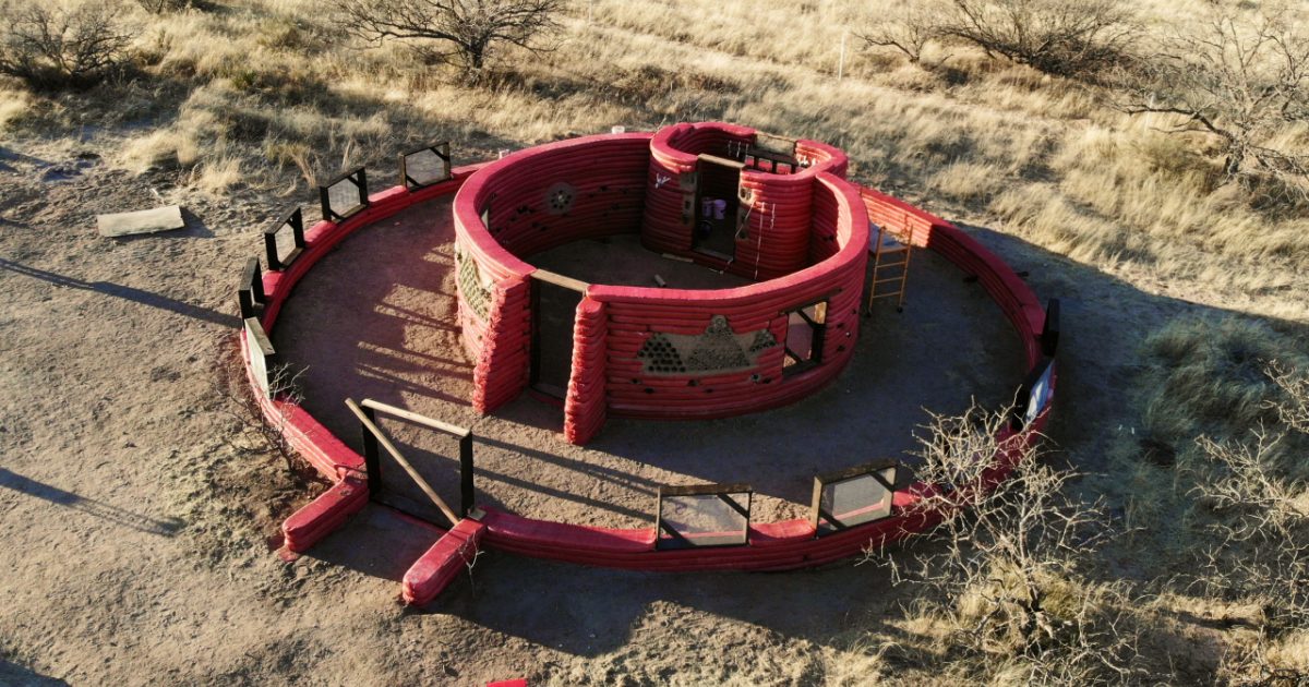 Hyperadobe Earthbag Chicken Garden Build - Tiny Shiny Home